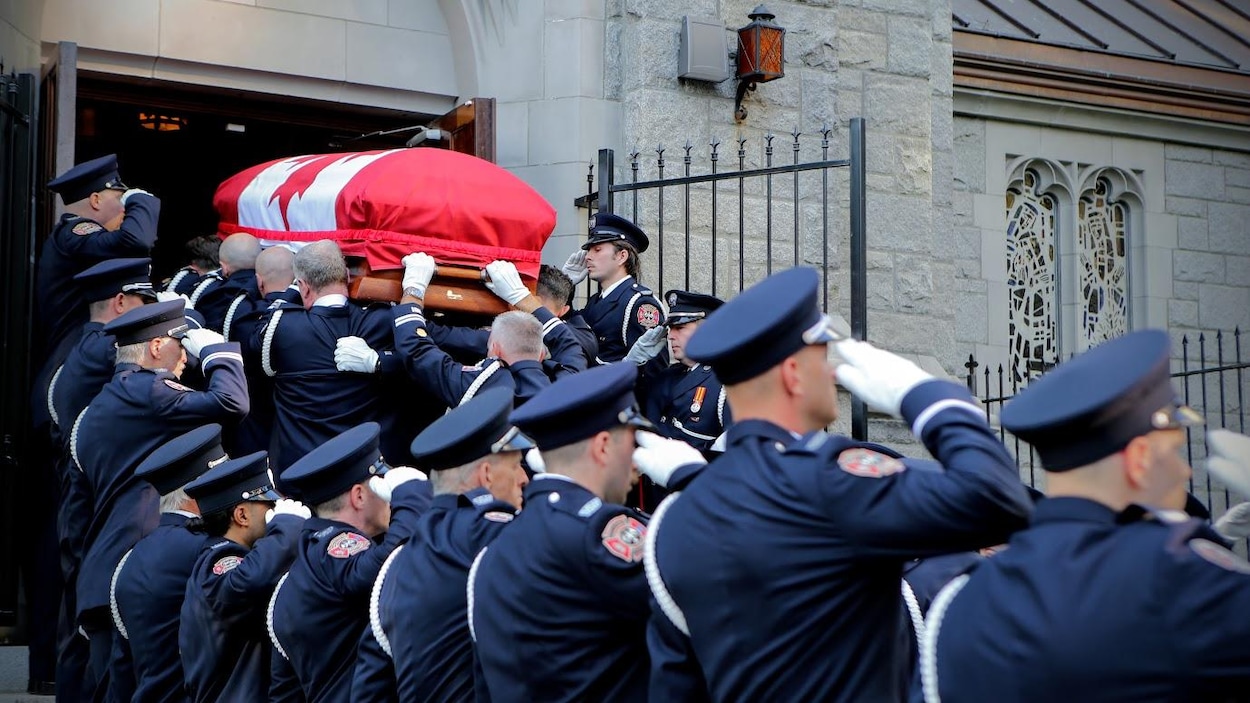 Vancouver rend hommage au pompier Ron Hegedus, mort d’un cancer ...