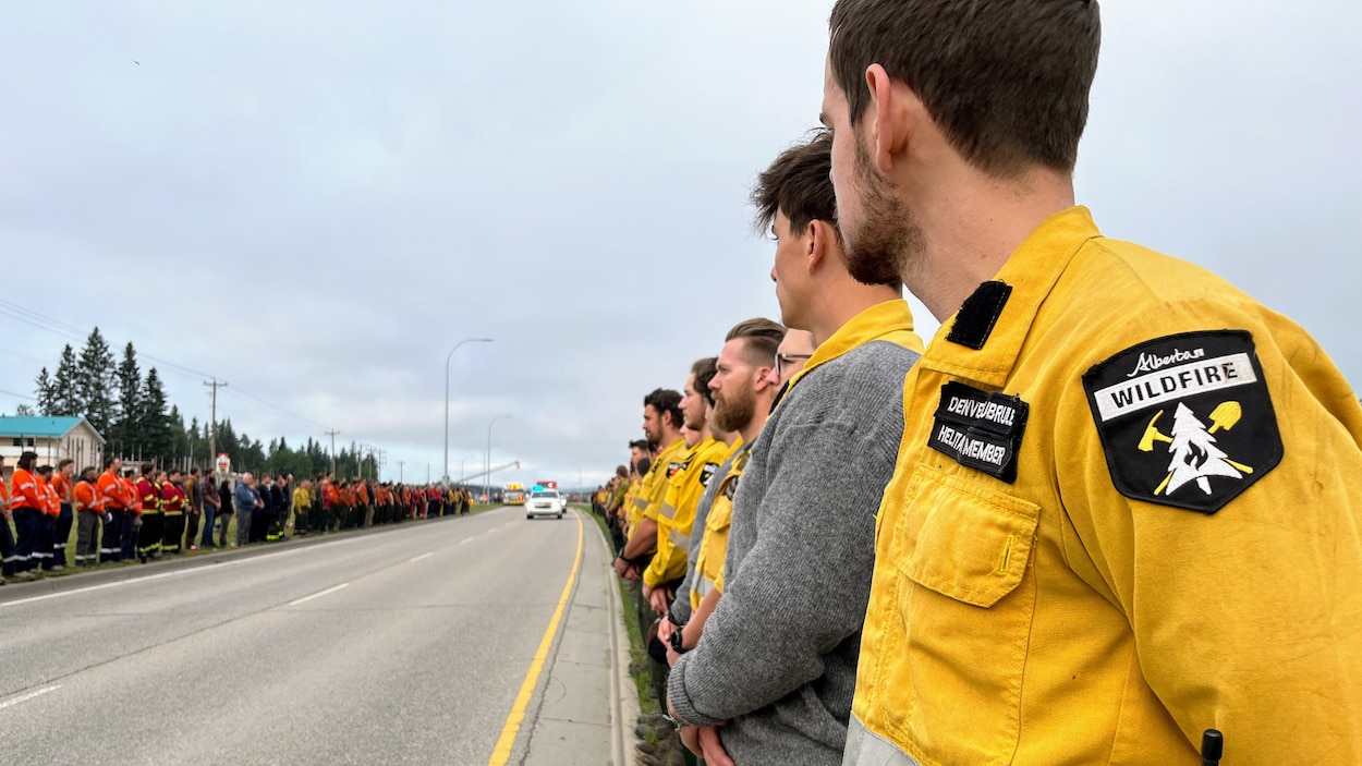 Un hommage est rendu à un pompier mort dans les flammes à Jasper ...