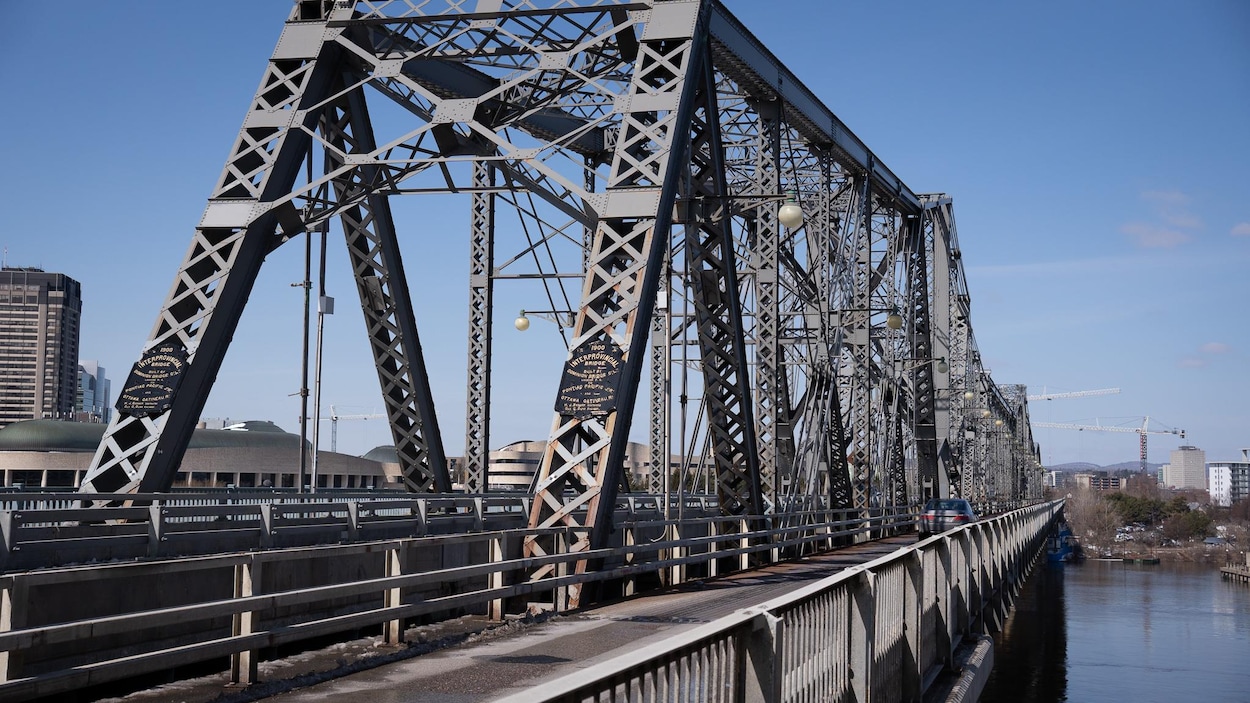Des fermetures de nuit au pont Alexandra dès mardi | Radio-Canada