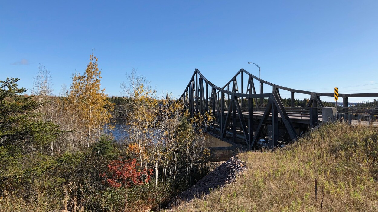 Un nouveau nom pour le pont enjambant la rivière Manicouagan | ICI ...