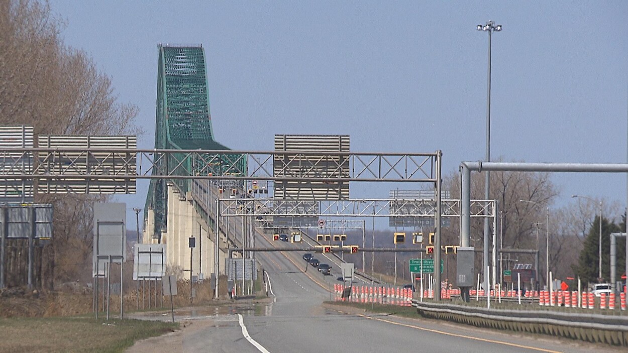 Un deuxième week-end plus fluide sur le pont Laviolette | Radio-Canada