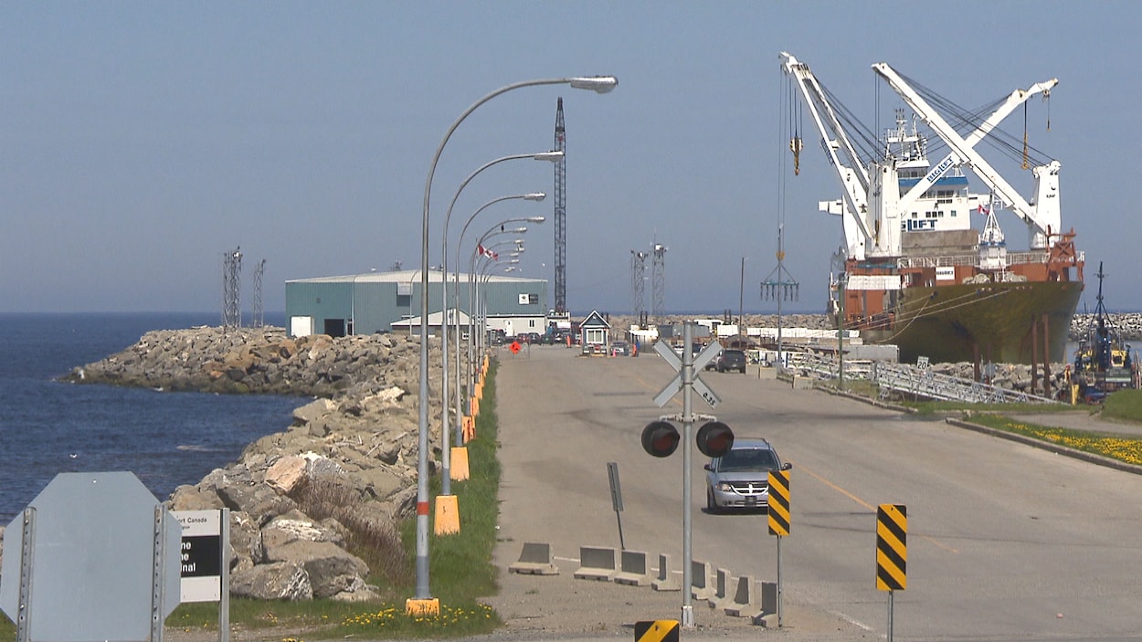Minuit moins une pour la réfection du port de Matane | Radio-Canada
