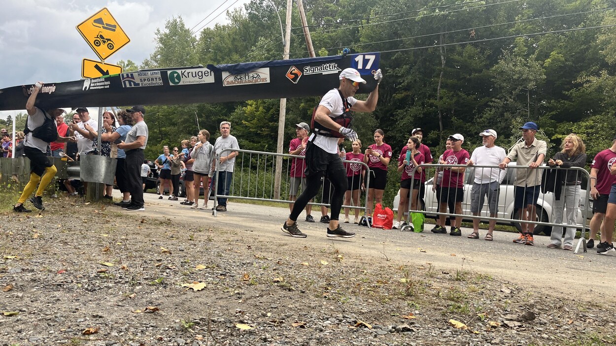 Dernière étape du Défi de canot de la Saint-Maurice | Radio-Canada