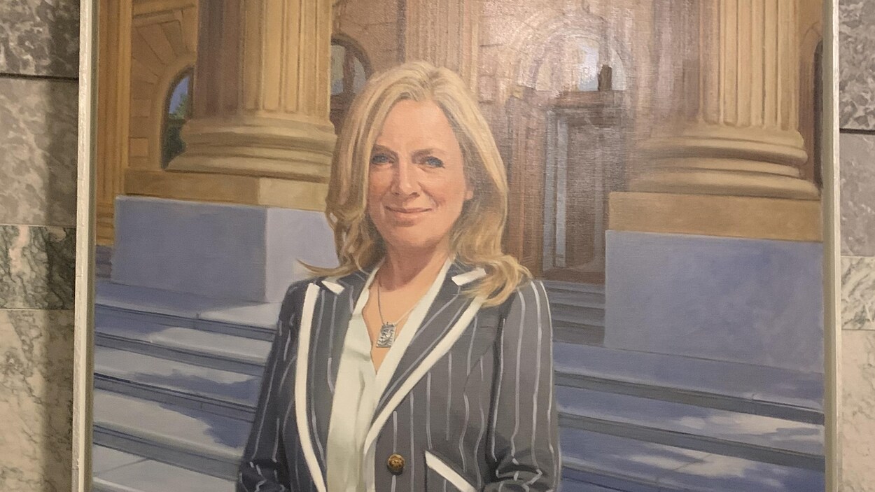 Le portrait de Rachel Notley accroché à l’Assemblée législative de l ...