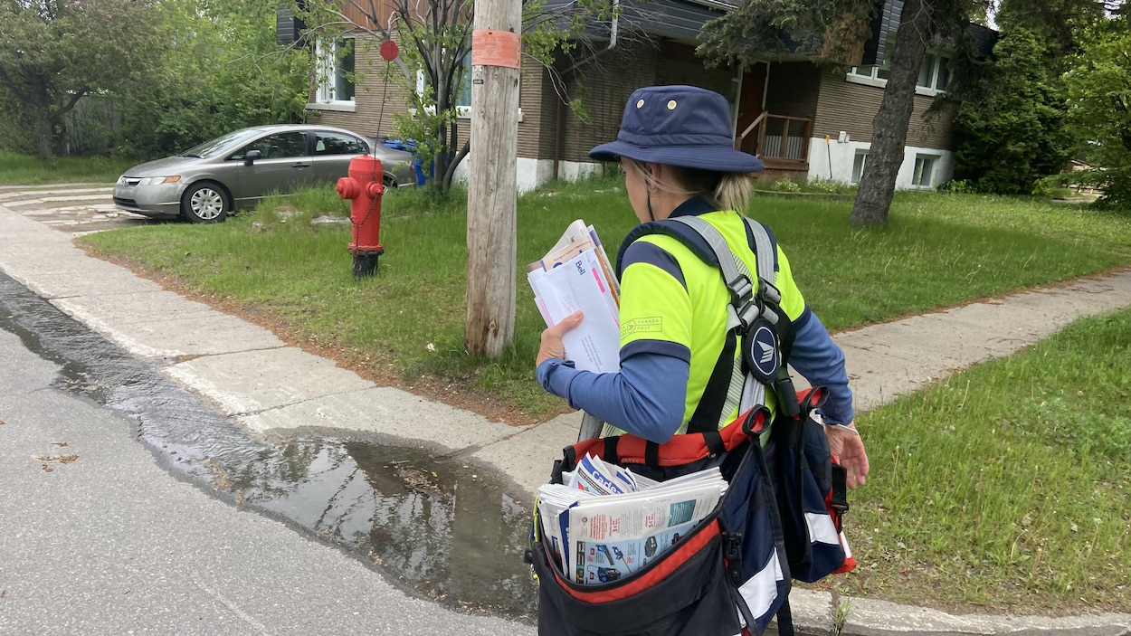 Des facteurs du Saguenay–Lac-Saint-Jean dénoncent une charge de travail ...