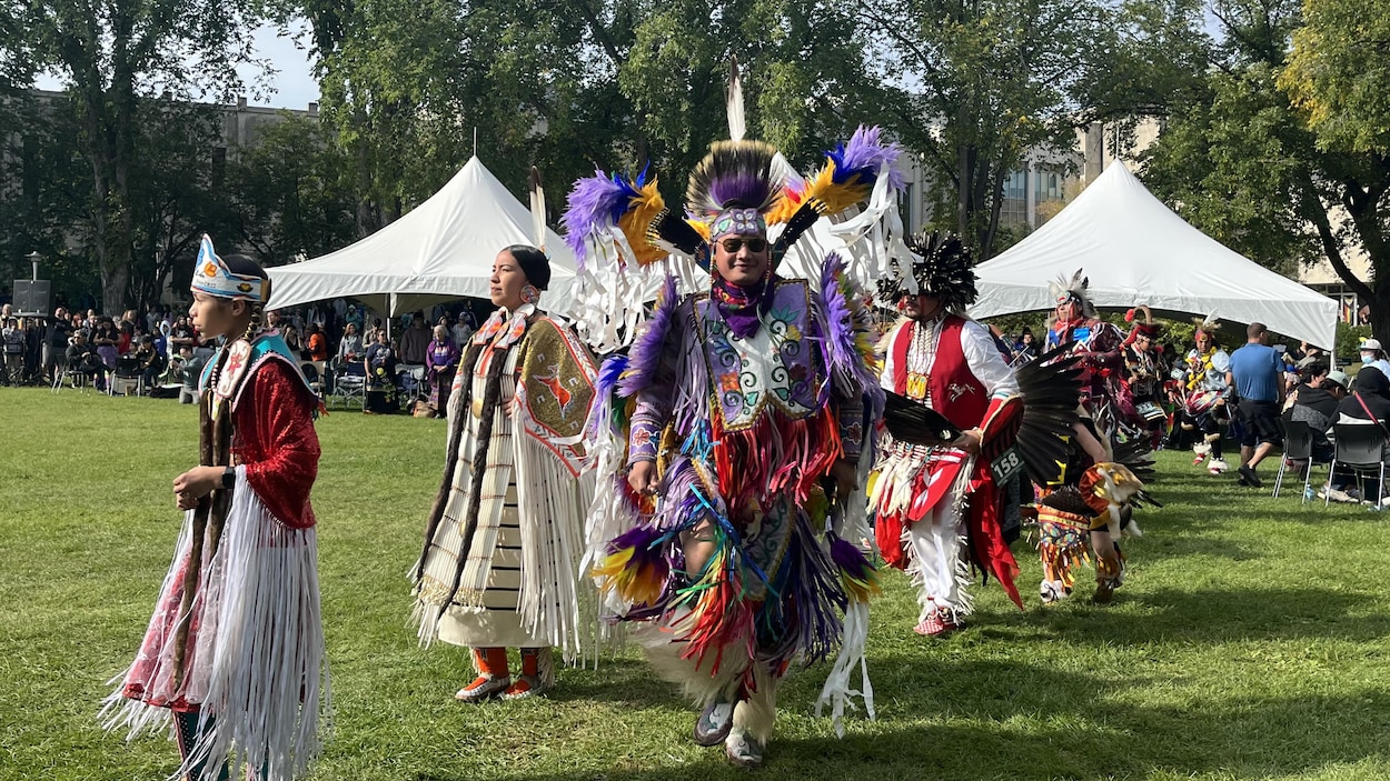 Un pow-wow pour célébrer le début de l’année scolaire à l’Université de ...