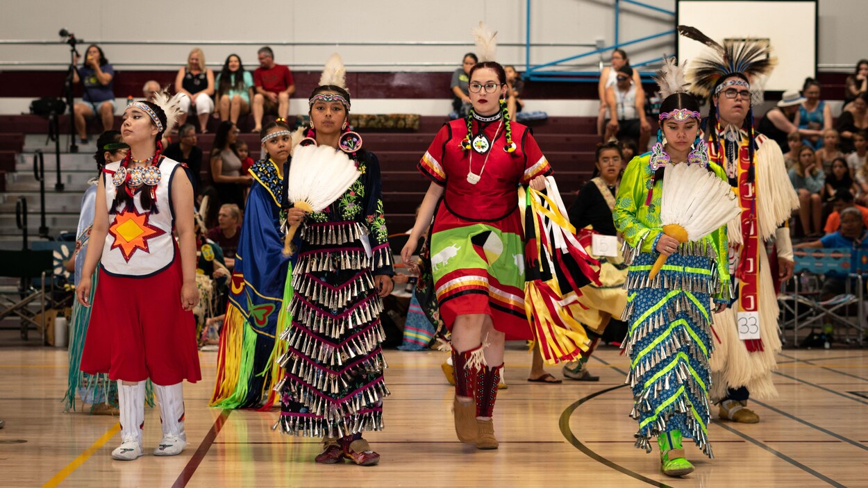 À Saanichton, un pow-wow célèbre le partage des cultures | Radio-Canada.ca