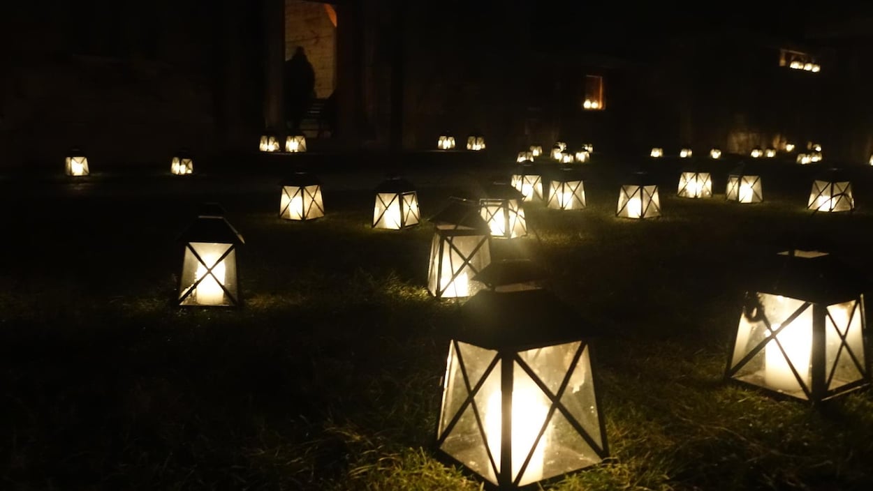 Sainte-Marie-au-pays-des-Hurons brille à la lueur de milliers de ...