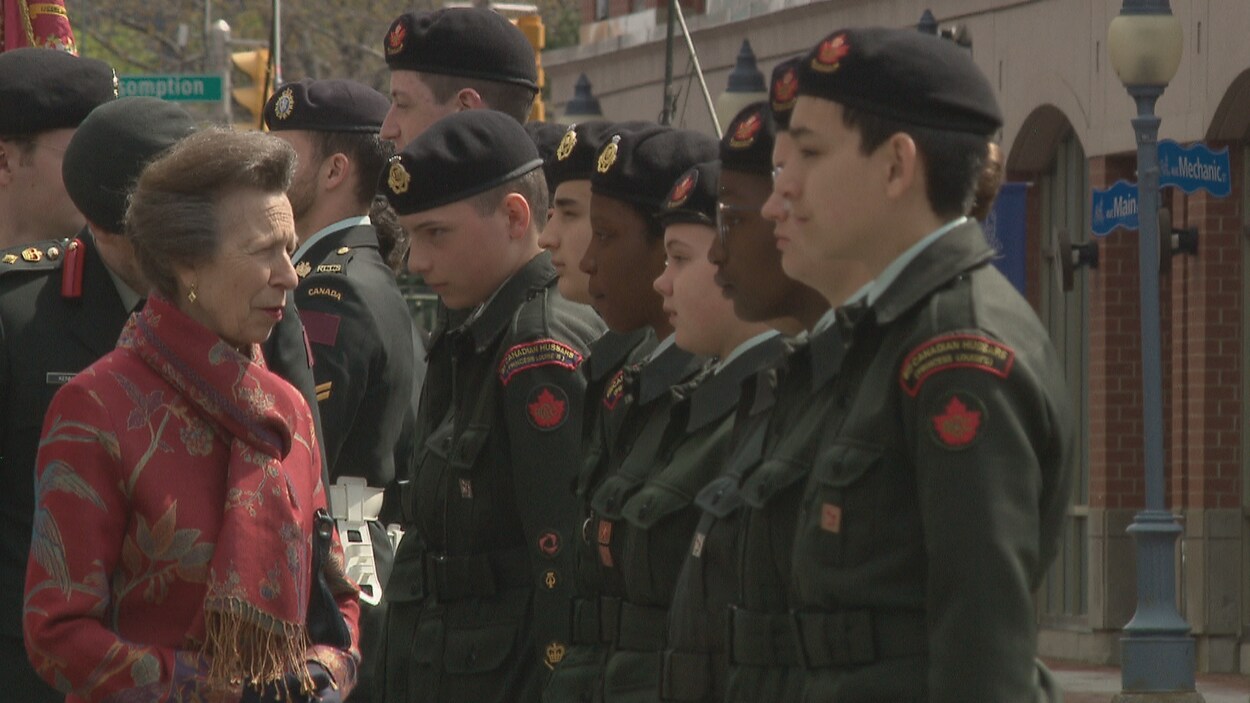 La princesse Anne attire les foules à Moncton | Radio-Canada