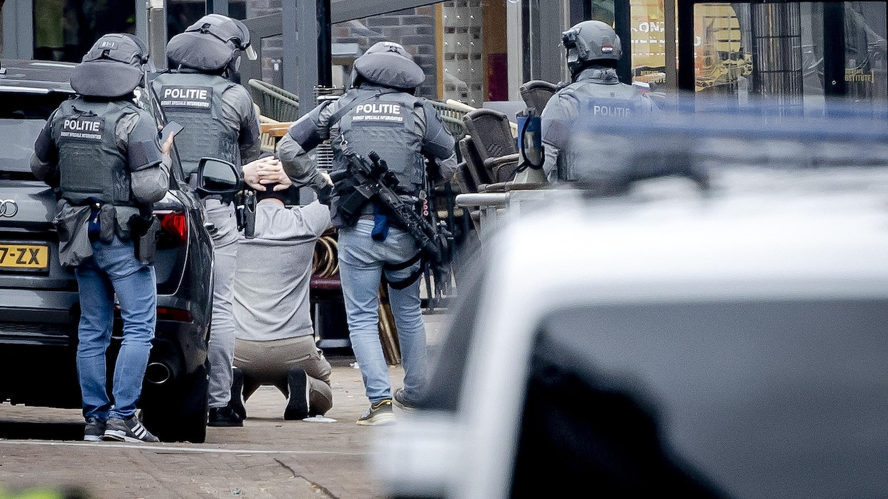 Pays-Bas : tous les otages relâchés, le suspect arrêté | Radio-Canada