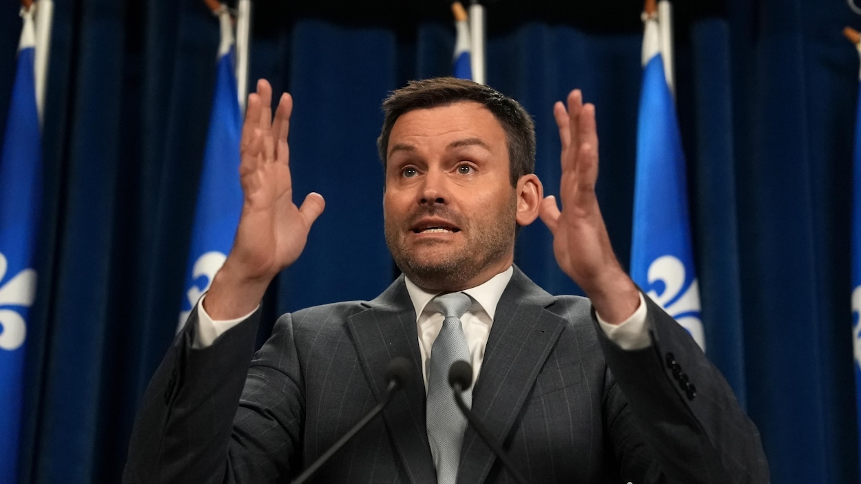 Propos sur le milieu culturel : PSPP défendu par ses députés | Radio-Canada