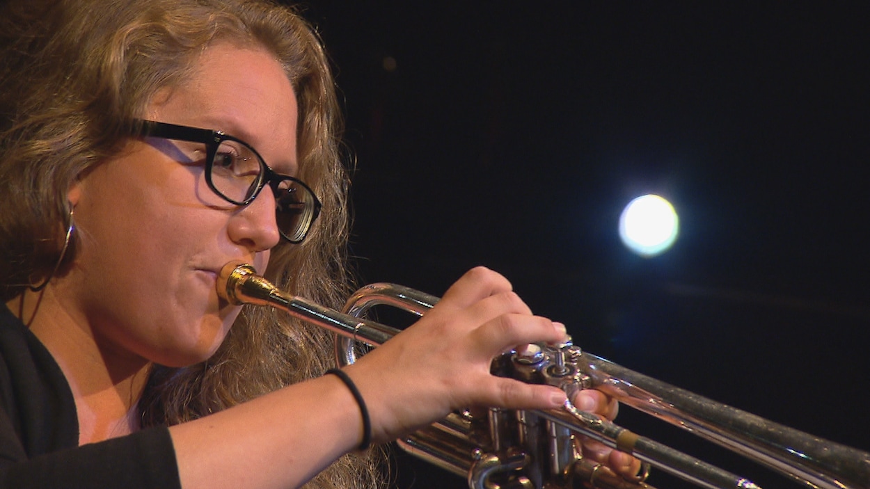 Un nouvel album pour la trompettiste Rachel Therrien | Radio-Canada.ca