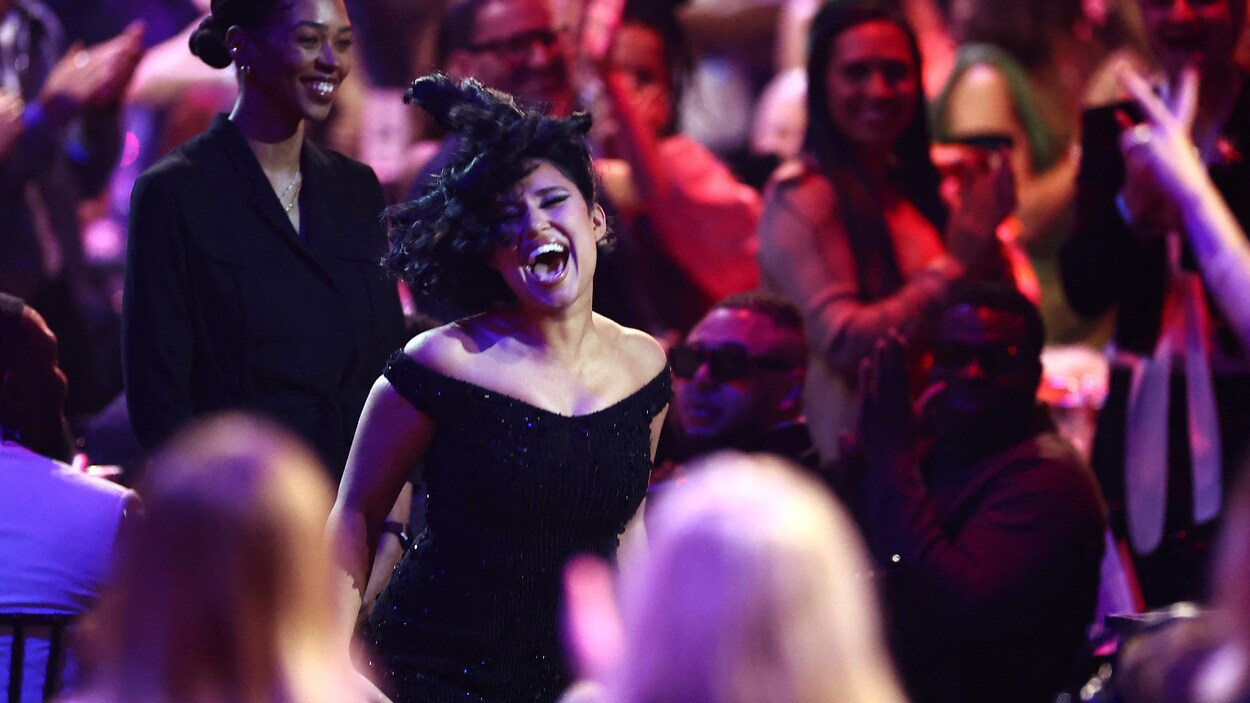 L’artiste Raye remporte six récompenses aux Brit Awards, un record ...