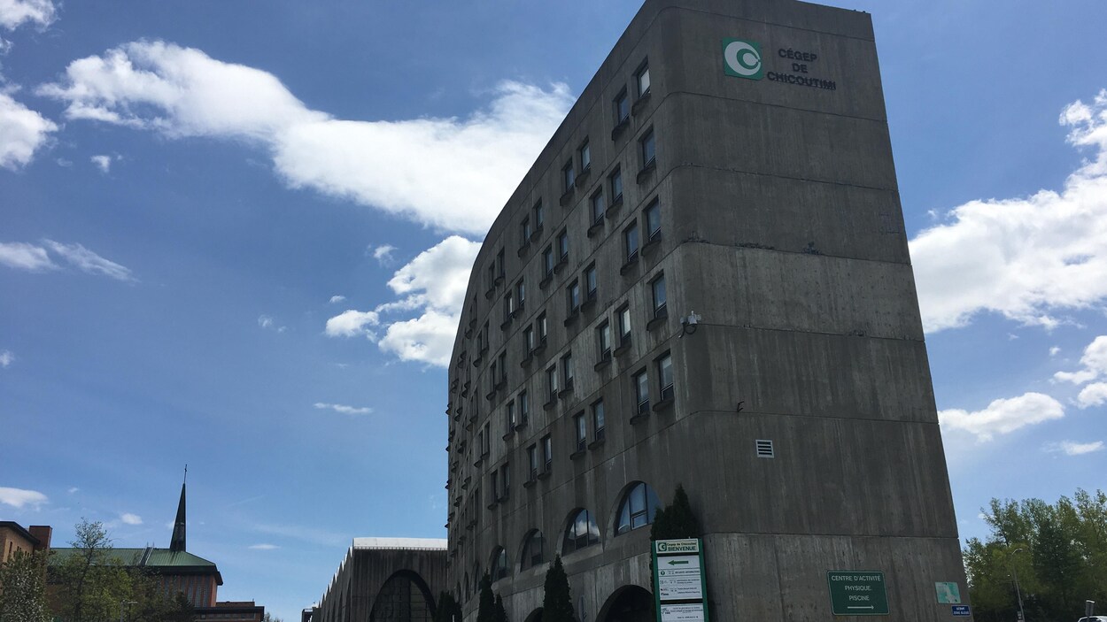 Un étudiant tombe de la tour d’une résidence du Cégep de Chicoutimi ...