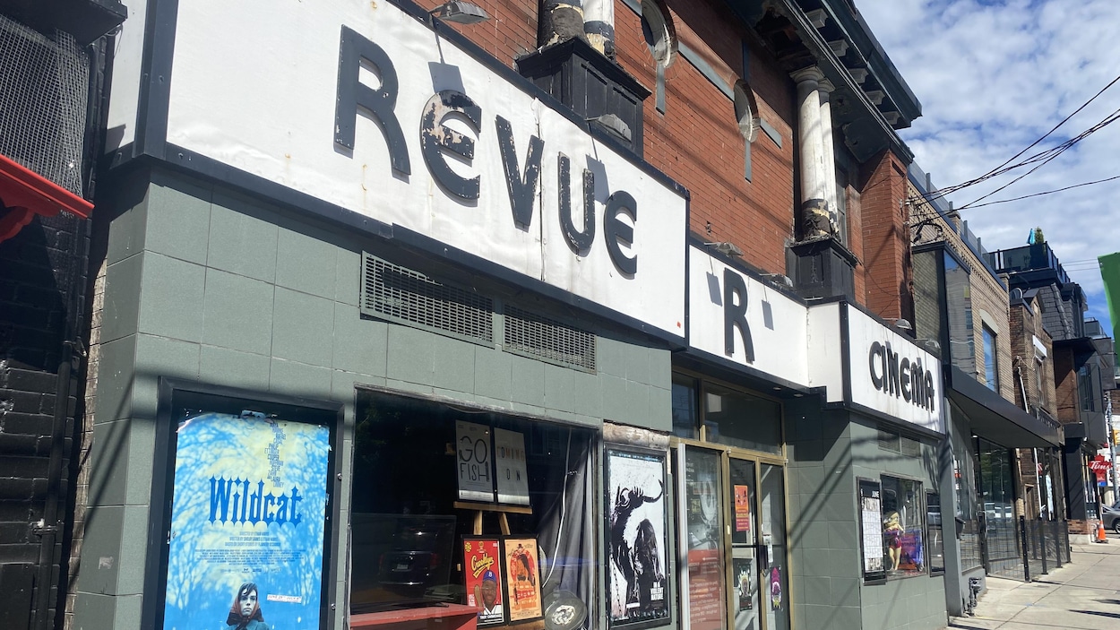Le cinéma Revue, ouvert depuis 1912, menacé de fermeture, à Toronto ...