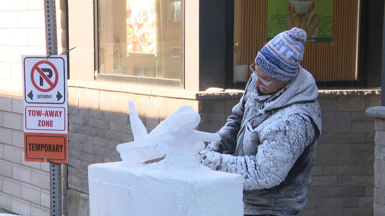 Des sculptures de glace décorent le centre-ville de Dartmouth | Radio ...