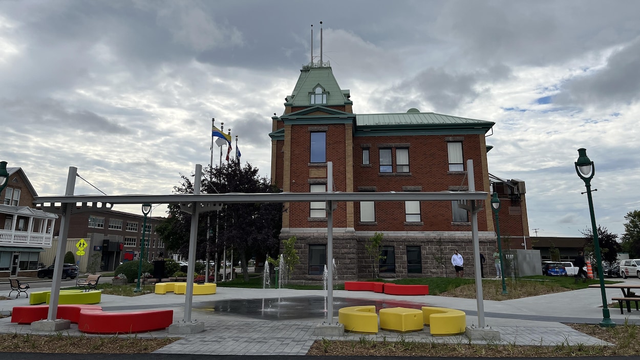 Roberval inaugure son nouveau parc au centre-ville | Radio-Canada