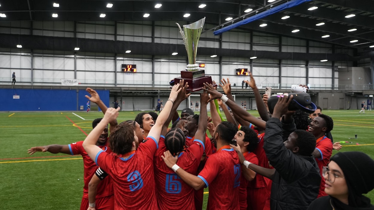Les Rouges de l’Université de Saint-Boniface se qualifient pour le ...
