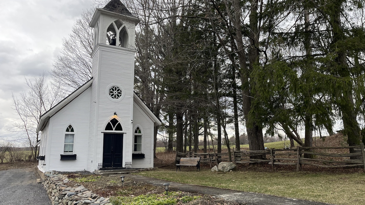Un couple de Sutton transforme une église anglicane en gîte touristique ...