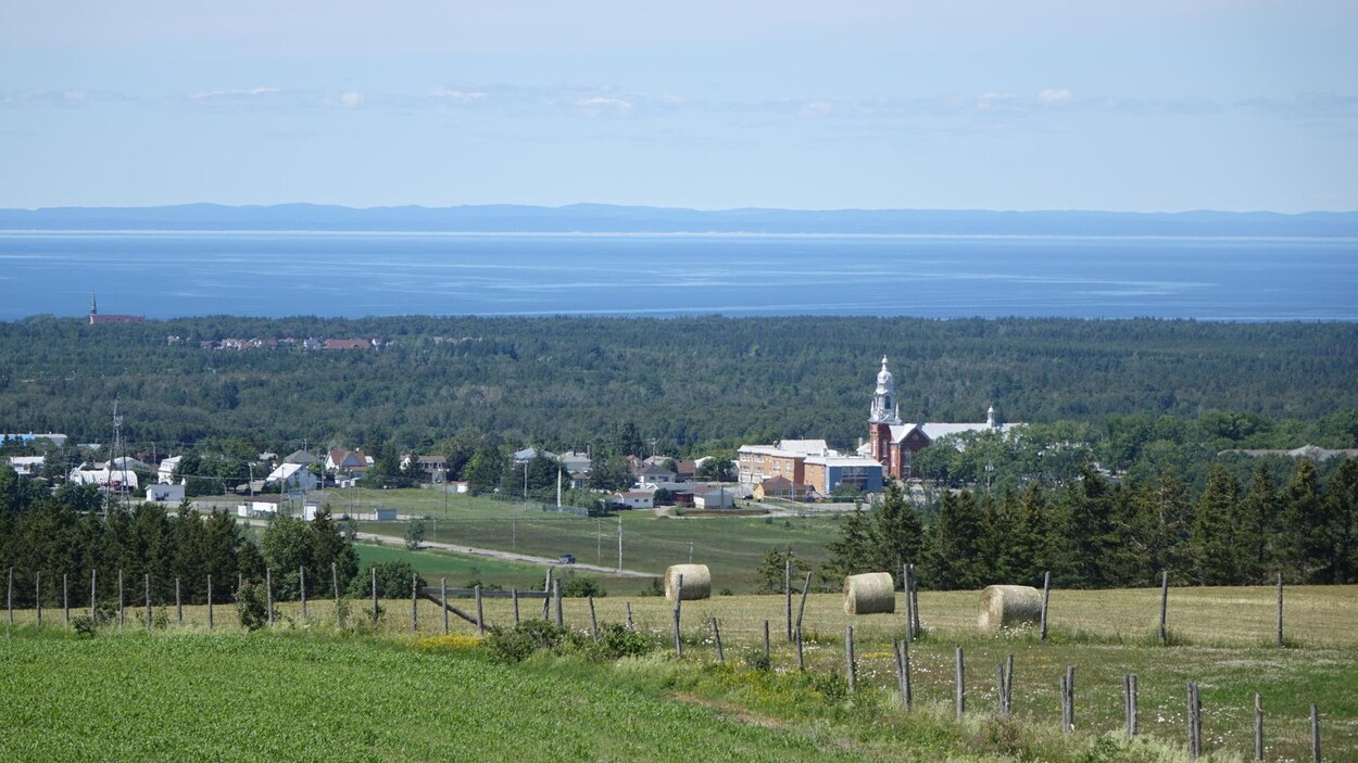 Un festival mystique inquiète à Saint-Anaclet-de-Lessard | Radio-Canada