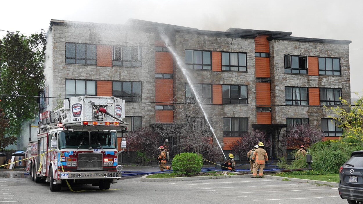 Un violent incendie ravage un immeuble à logements de Sainte-Thérèse ...