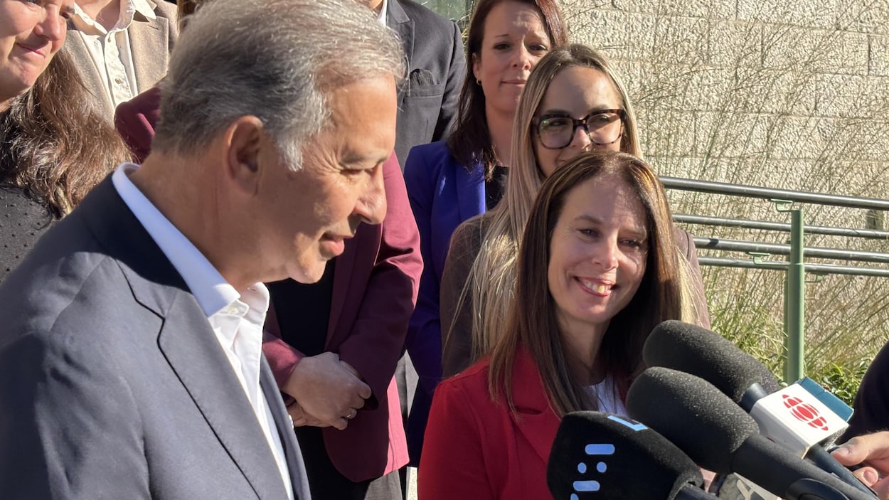 Sam Hamad remplace Napoléon Woo par une travailleuse sociale | Radio-Canada