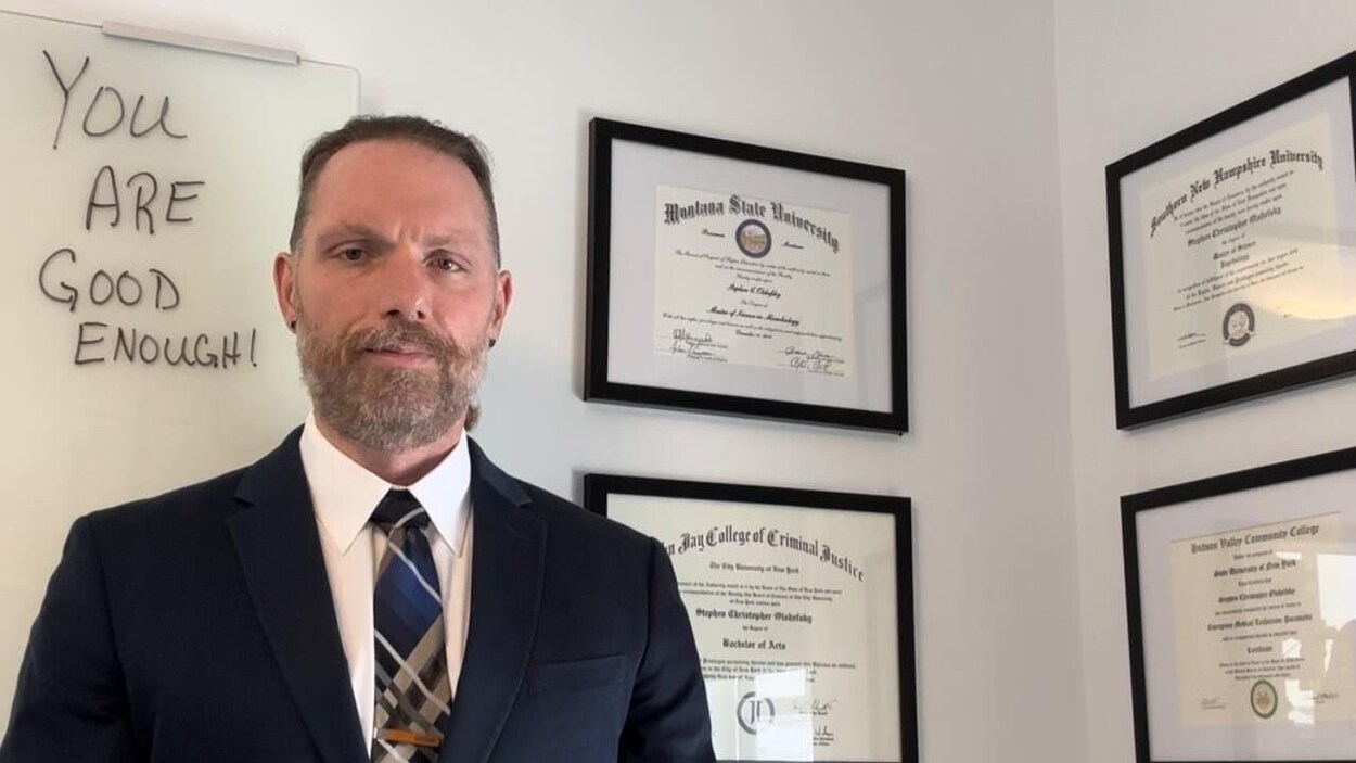 Un doctorant se heurte à des barrières pour devenir psychologue en ...