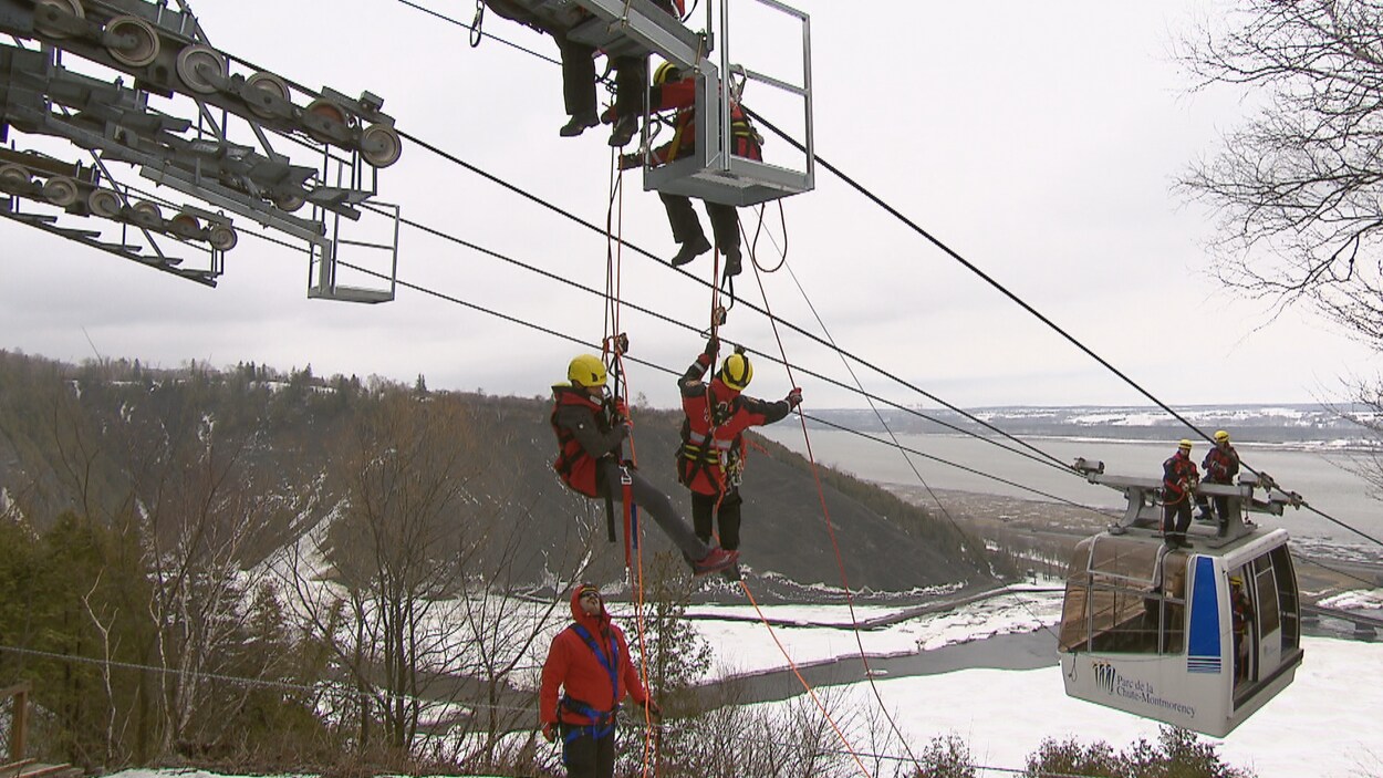 Les pompiers de Québec s'entraînent en hauteur | Radio-Canada.ca