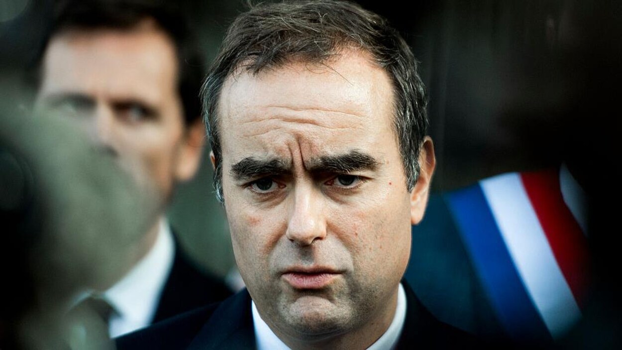Le premier ministre français Sébastien Lecornu compose d’urgence son ...