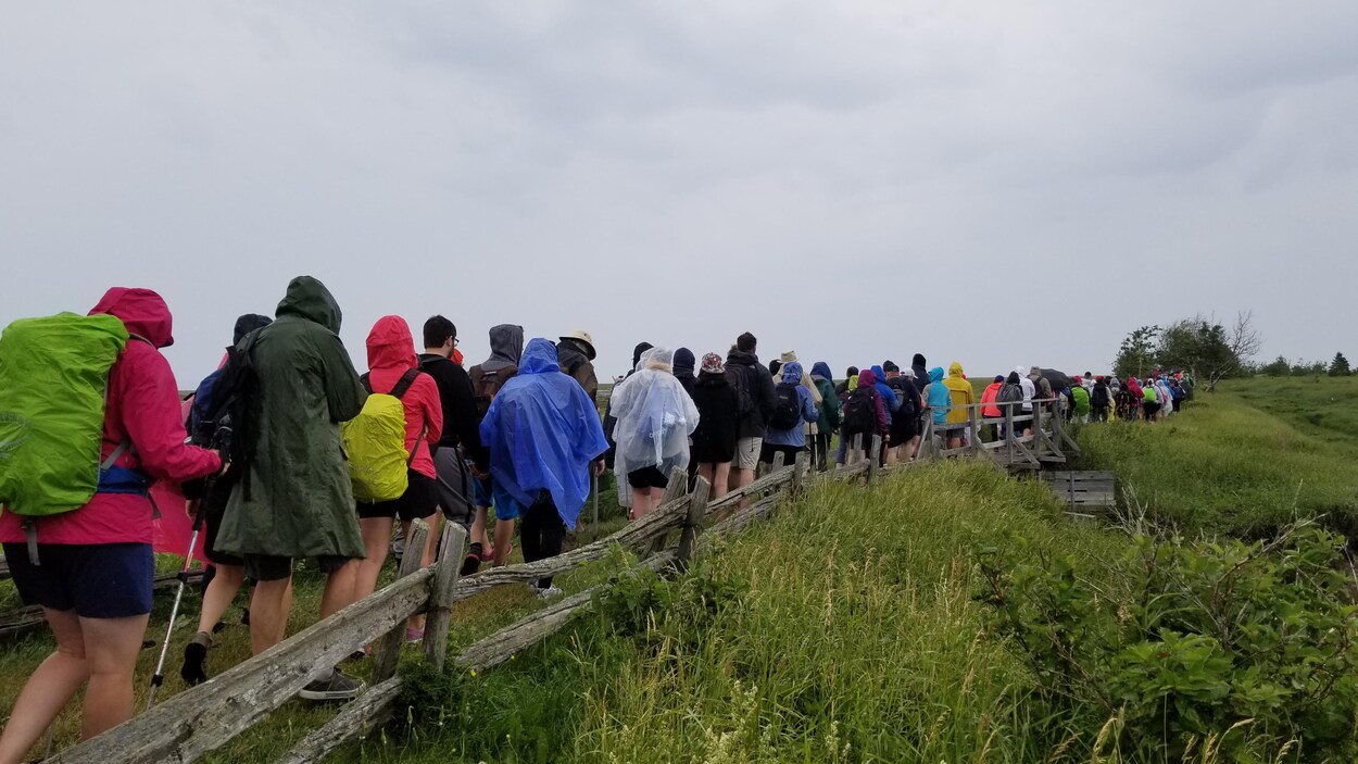 Plus de 600 marcheurs pour le 30e Sentier de la Bouette | Radio-Canada.ca