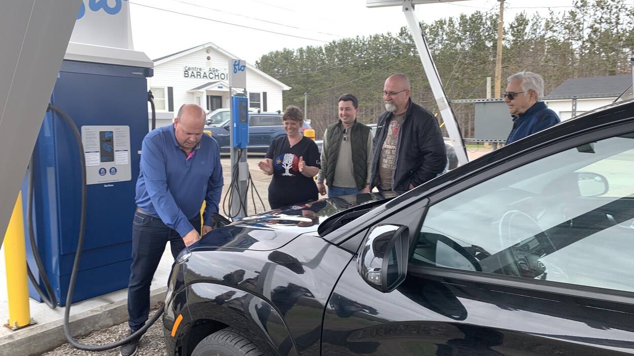 Cap-Acadie inaugure sept bornes de recharge pour véhicules électriques ...