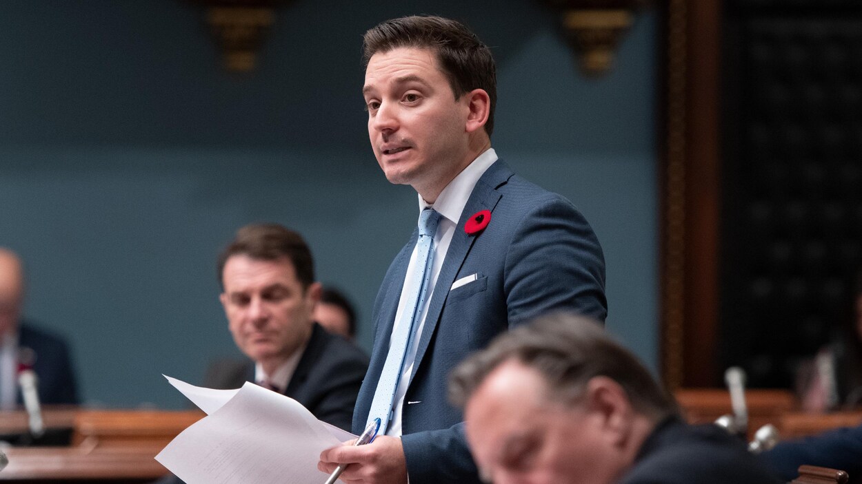 Simon Jolin-Barrette présente son projet de loi sur l’accès à la ...