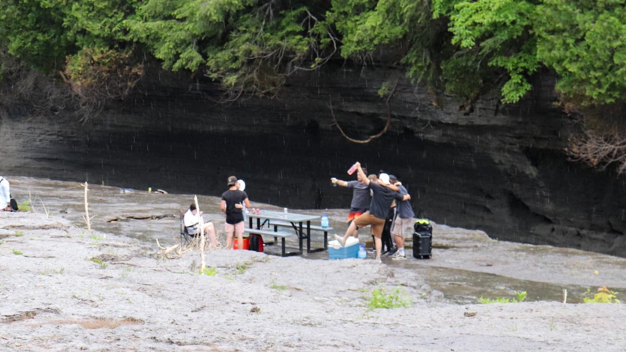 Des fêtards aux galets de Pont-Rouge dérangent les riverains | Radio ...