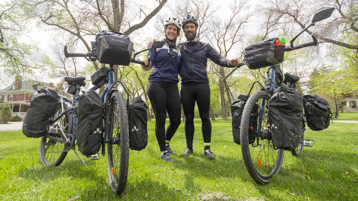 Des cyclistes traversent le Canada pour soutenir le reboisement | Radio ...