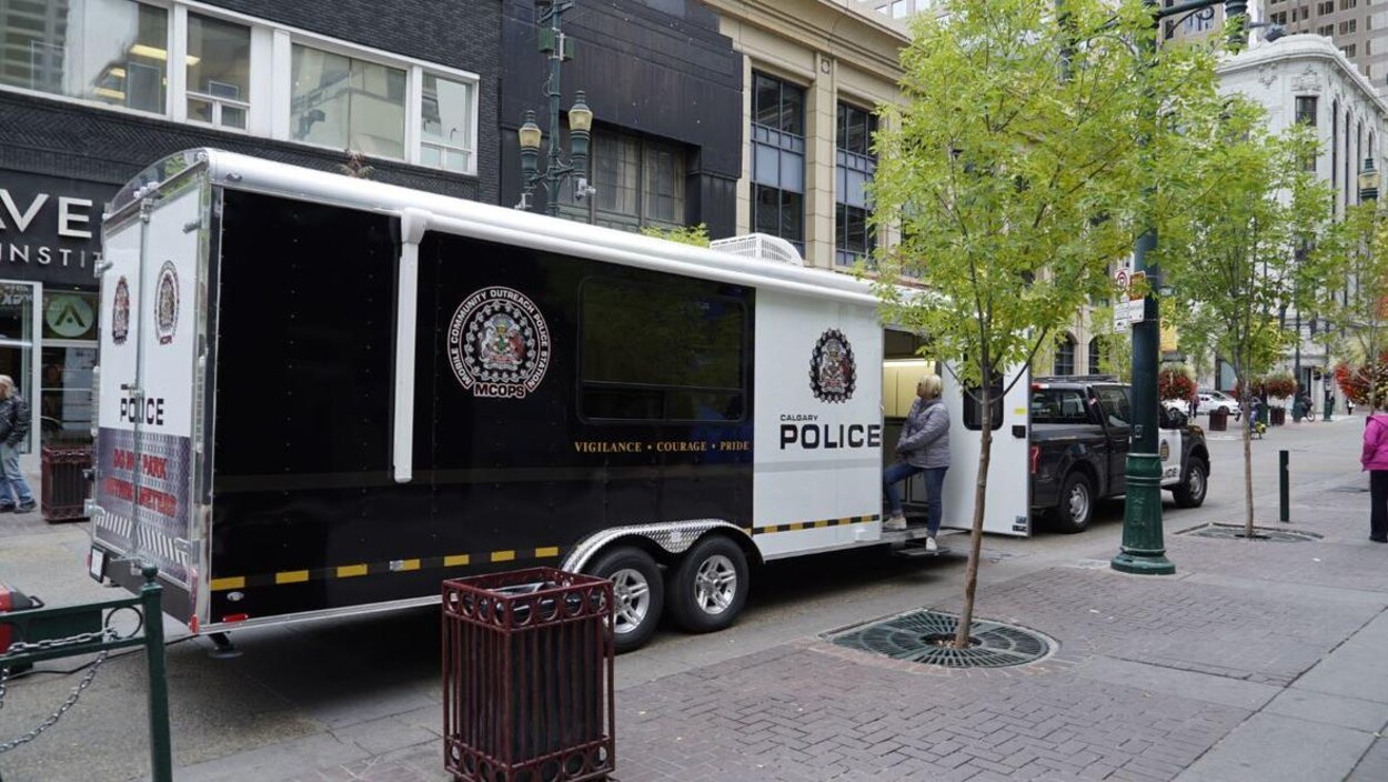 Un poste de police mobile est déployé à Calgary | ICI Radio-Canada.ca