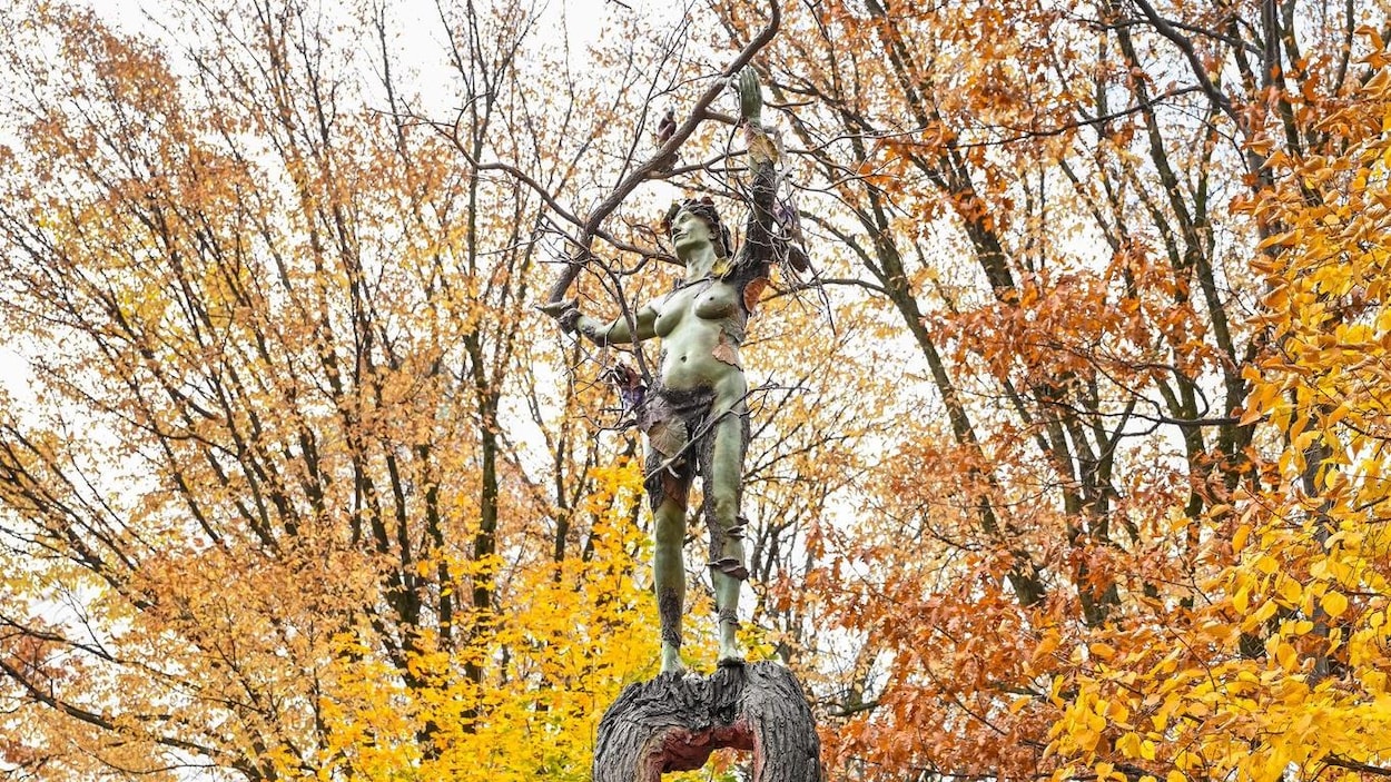 Une sculpture réalisée par Paryse Martin à contempler sur la place d ...