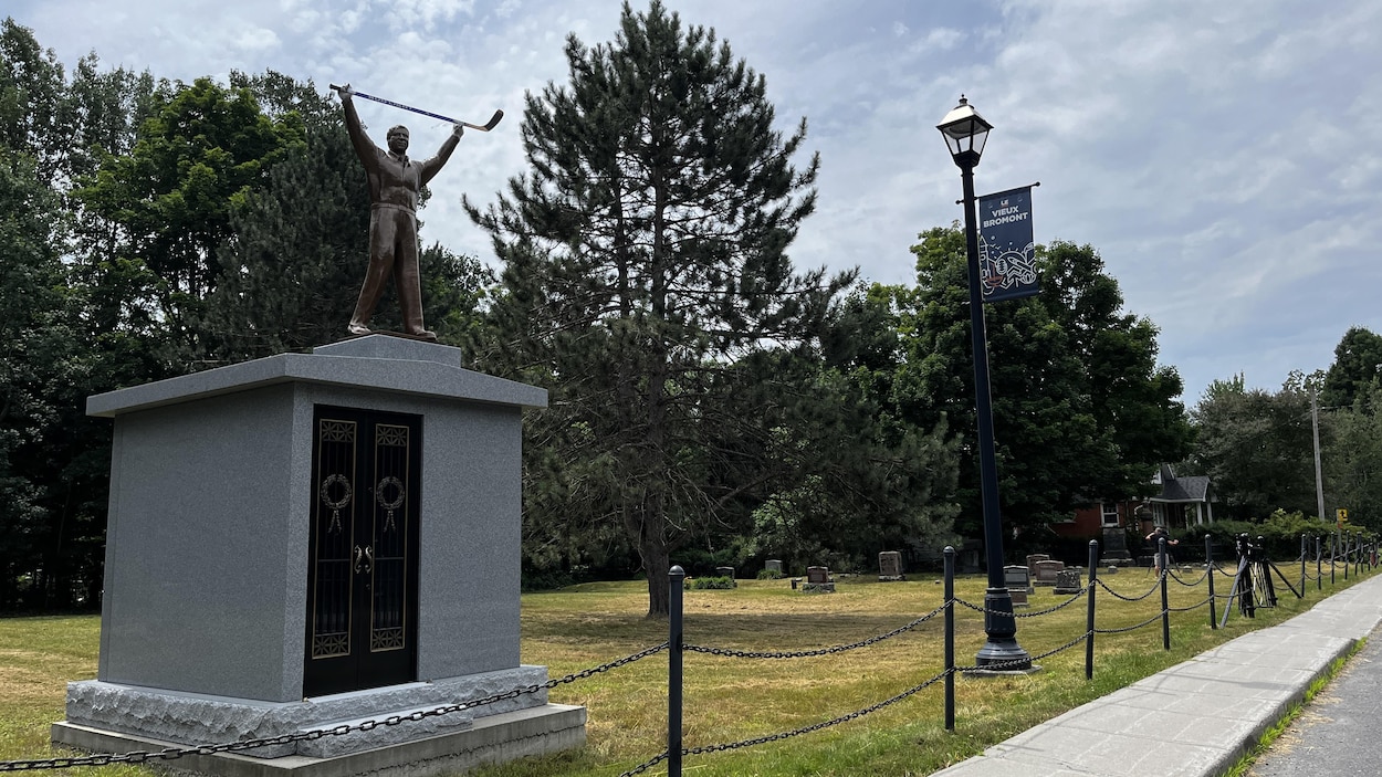 Un monument qui ne fait pas l’unanimité à Bromont | Radio-Canada