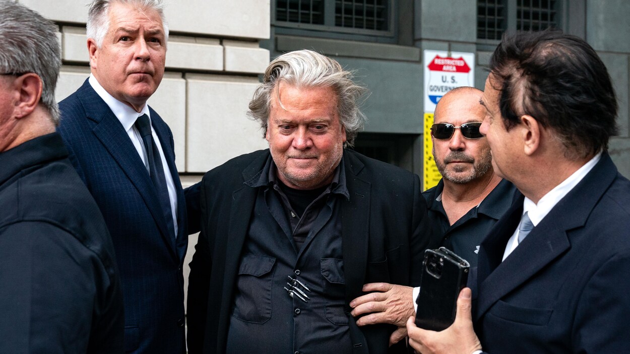 Steve Bannon, ancien proche conseiller de Trump, attendu en prison d ...