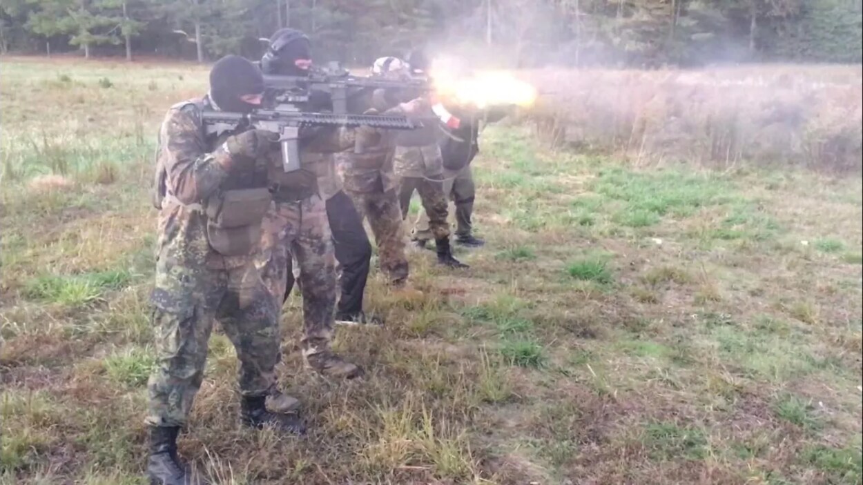 Un homme ayant infiltré The Base raconte les coulisses du groupe ...