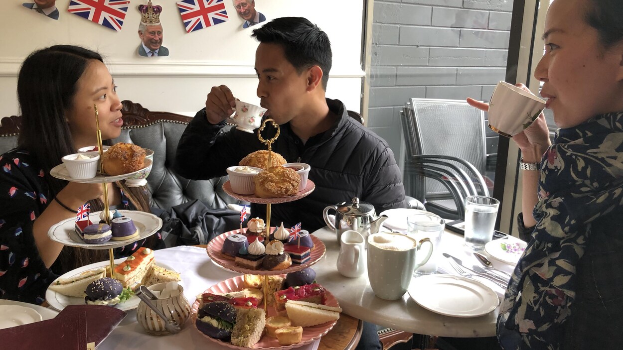 Des Britanno-Colombiens célèbrent le couronnement de Charles III ...