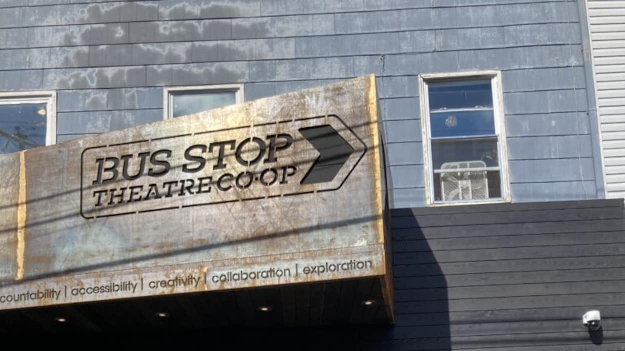 Le théâtre Bus Stop d’Halifax célèbre ses 20 ans en grand | Radio-Canada