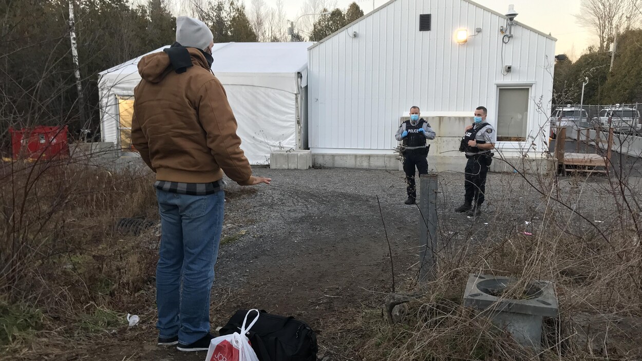 Record de demandeurs d’asile au chemin Roxham | Radio-Canada.ca