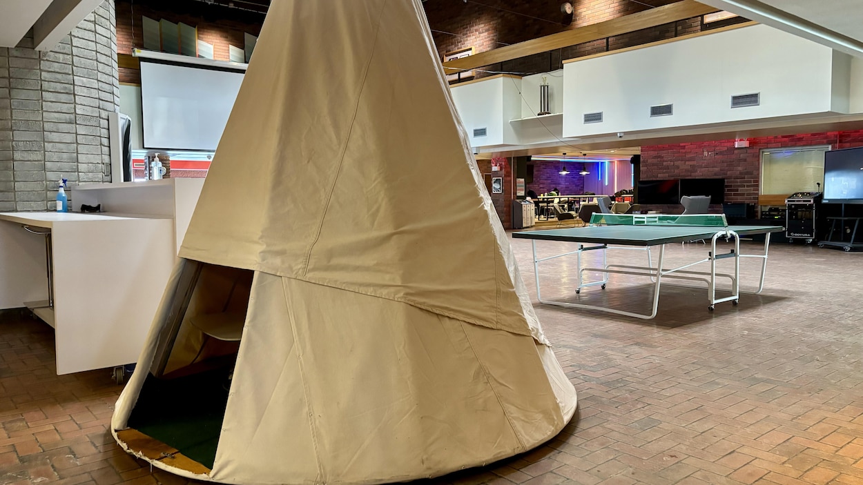 La réconciliation commence dans le tipi, avec les enfants au centre ...