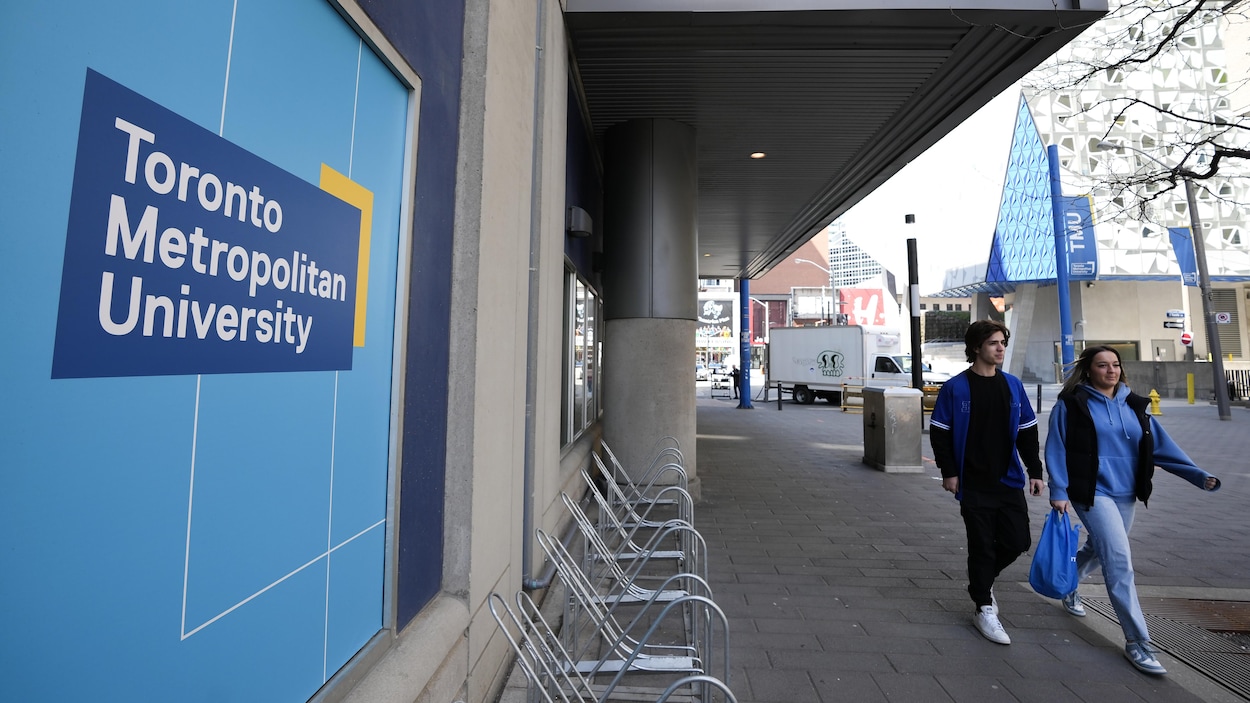 Suspension de l’équipe de soccer masculine de l’Université ...