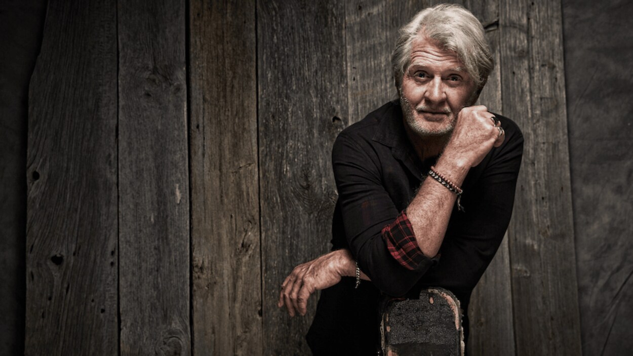 FEQ : Tom Cochrane fera chanter le parc de la Francophonie | Radio-Canada