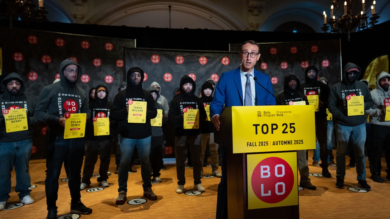 Trois fugitifs de Winnipeg parmi les 25 en tête du programme Bolo | Radio-Canada