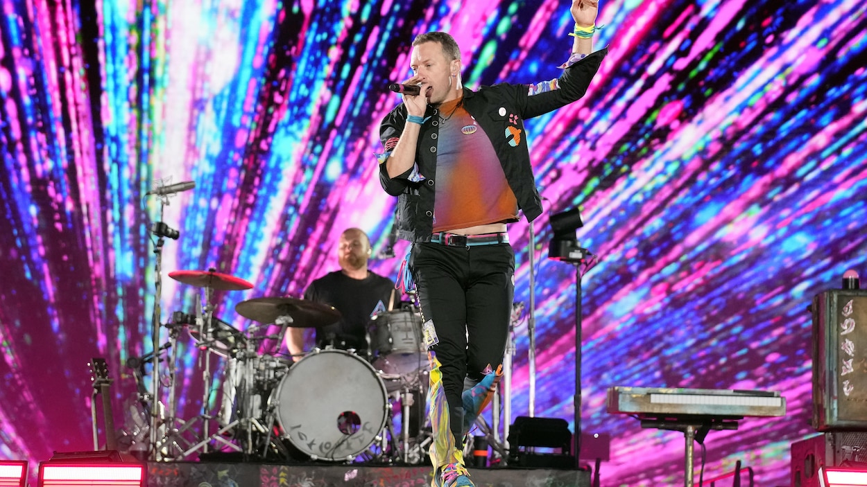 « Stade bizarre au milieu de nulle part » : Chris Martin, de Coldplay, précise sa pensée | Radio ...