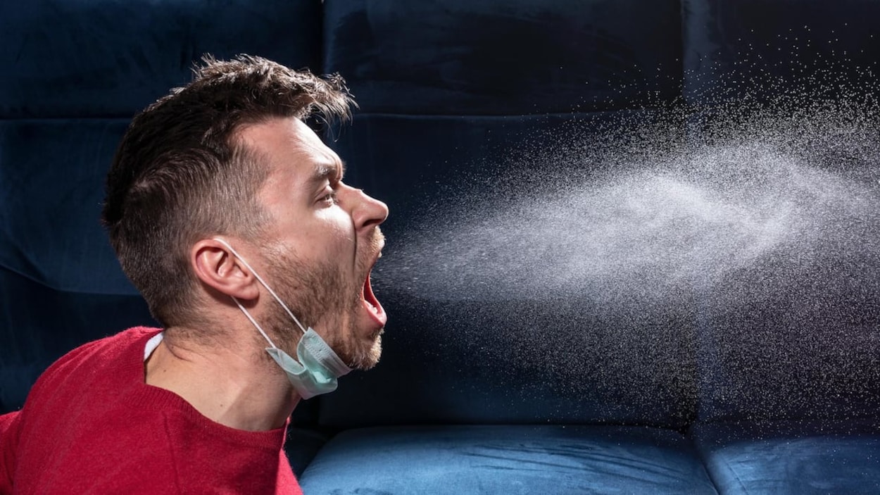 Les germes peuvent parcourir plus de 2 mètres quand quelqu'un tousse ...