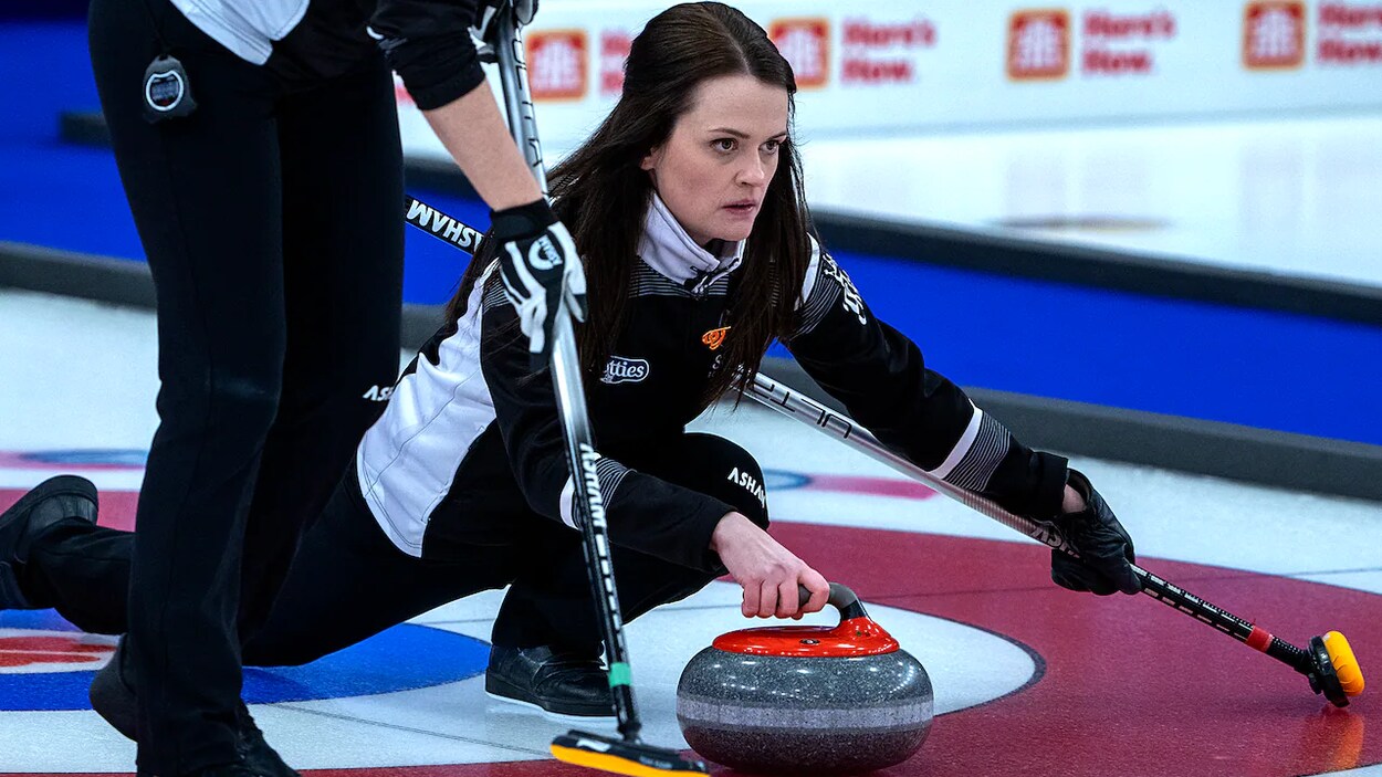 La curleuse Tracy Fleury revient au jeu et bat l’équipe du Nord de l ...