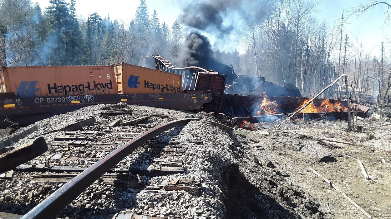 Un train de marchandises déraille dans le Maine près de la frontière ...
